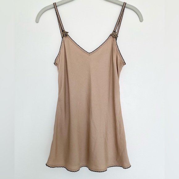 Gucci | Tops | Gucci Embellished Bee Applique Detail Silk Camisole In ...